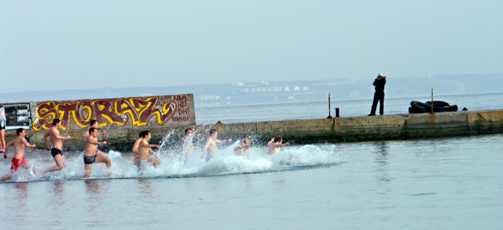 Sea Swimming: How to swim in the sea safely and thrive all year